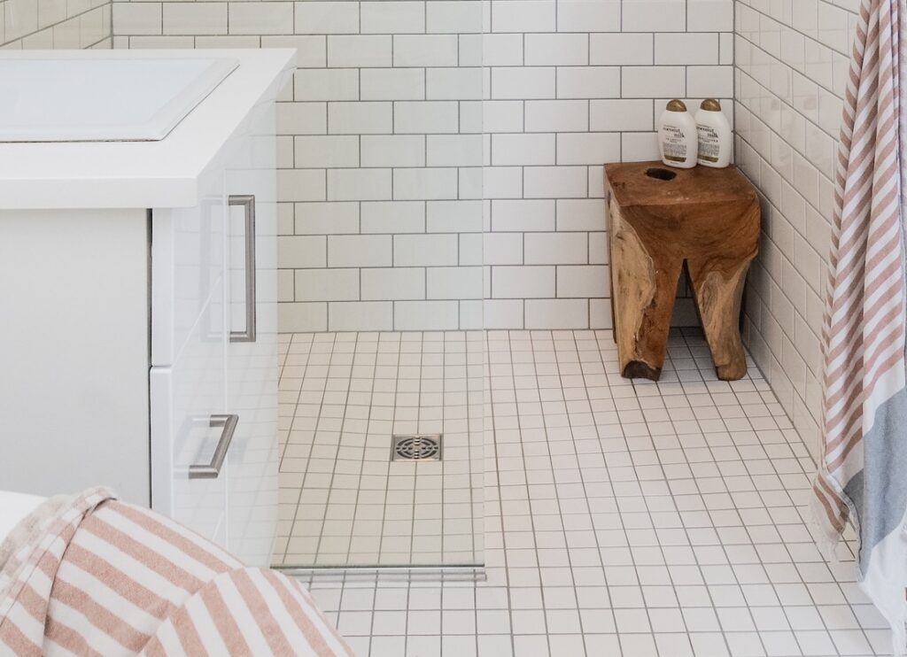 What is a Curbless Shower? Pros and Cons - Keen Improvements